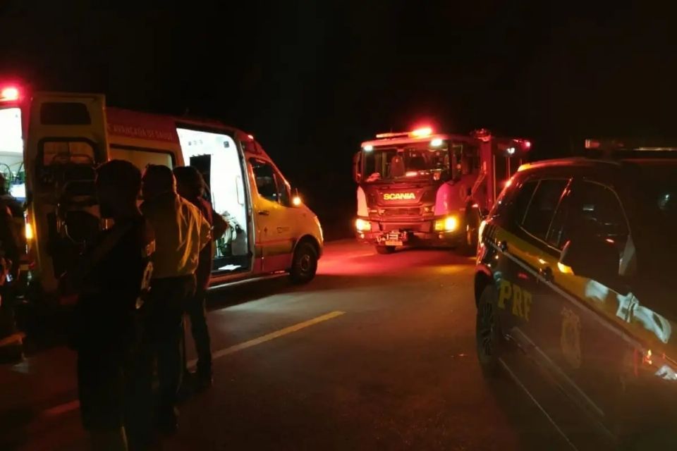Colisão frontal entre carro e moto deixa dois indígenas mortos e outras ...