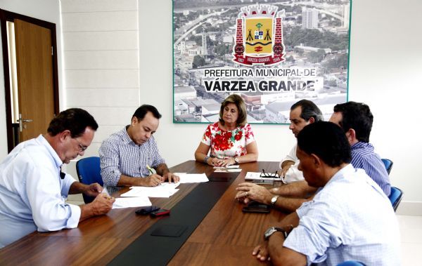 Prefeita de Várzea Grande assina contrato de R$ 23 milhões para ...